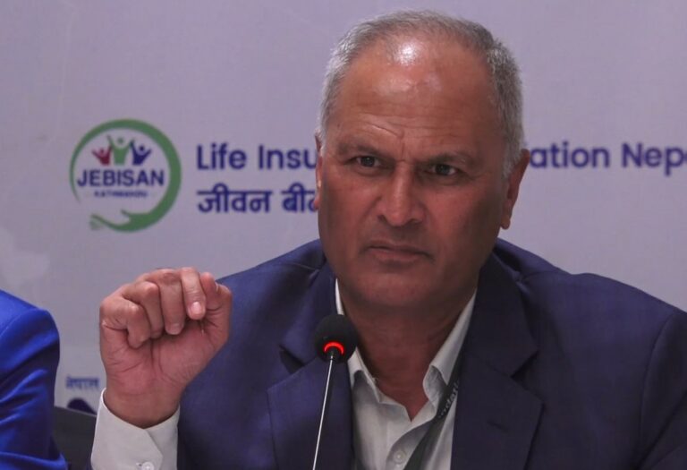 बीमालाई बाध्यकारी बनाउने कानूनी प्रबन्ध गर्न सरकारसँग आग्रह गरेका छौं ...