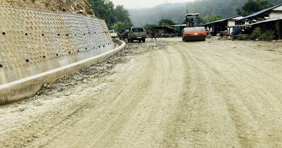 साढे १५ अर्ब लागतको कञ्चनपुर-कमला सडक: ४ वर्षमा ५३% निर्माण प्रगति